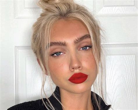 Доглянута шкіра яскраві губи й не тільки пять секретів макіяжу від француженок Читайте на