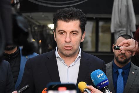 МРЕЖАТА ГРЪМНА Това болно момче Кирчо иска следбрачно споразумение за подялба на баницата А