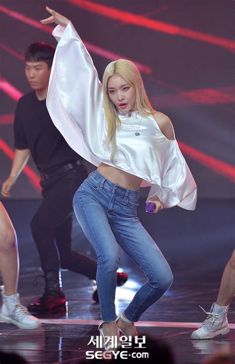 [포토] 청하 아찔한 노출 세계일보