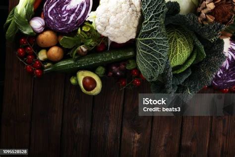 원시 유기농 야채와 과일의 다양 한 구성 균형 잡힌 식단 0명에 대한 스톡 사진 및 기타 이미지 0명 건강한 식생활 광물질 Istock