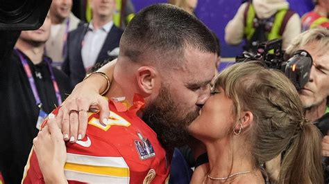 Travis Kelce Makes Cheeky Nod To That Taylor Swift Viral Date Night Photo Daily Mail Online