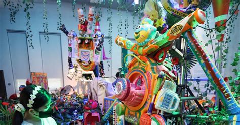 로봇으로 변신한 플라스틱 장난감