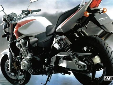 دانلود عکس موتور سی بی ۱۴۰۰