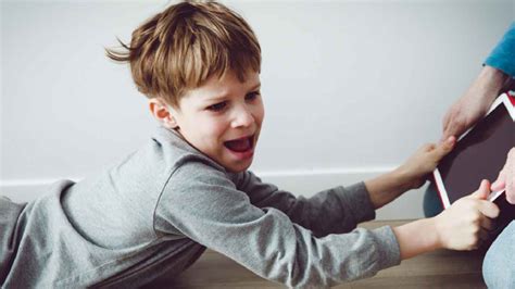 تنبیه چیست؟ تنبیه مثبت و تنبیه منفی چگونه کار می کند؟ راز رویش