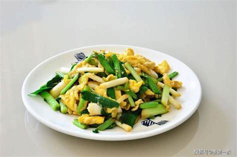 春季饮食以清淡为主，适当进补，这10道家常菜可经常做给家人吃！ 蒜苗 食材 胡萝卜