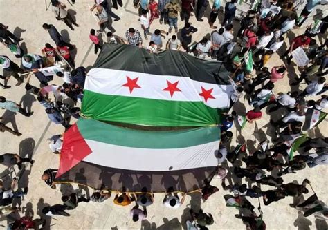 علم الثورة السورية Panosundaki Pin