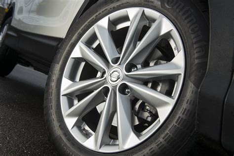 배경 화면 닛산 2015 스티어링 휠 의자 가마 Netcarshow 넷 카 자동차 이미지 자동차 사진 Qashqai 1 5 Dci 영국 버전 가장자리