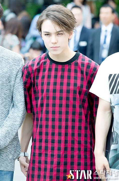 더쿠 데뷔한 지 111일 된 남자아이돌 기사 사진 11장 모음