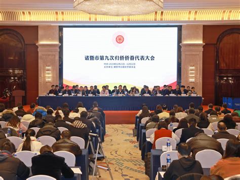冰柱垂落似玉龙诸暨五泄瀑布的源头已是悬崖百丈冰