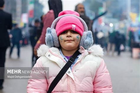 مشرق نیوز عکس دختران کاپشن صورتی در گلزار شهدای کرمان