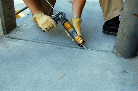 Quikrete® Polyurethane Self Leveling Sealant