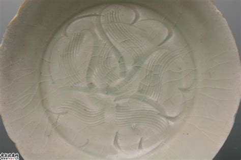 北宋湖田窑青白釉刻花折腰葵口碗 藏家展厅 收藏资讯 艺术家 书画家 书画名人 书法家 中华收藏网