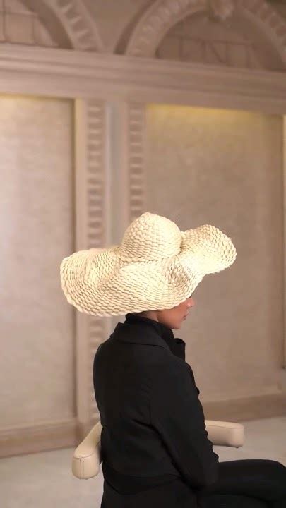 کلاه تابستونی با مو 👒درست مردن این کلاه ۱۳ ساعت طول کشید از ۱۱ صبح تا