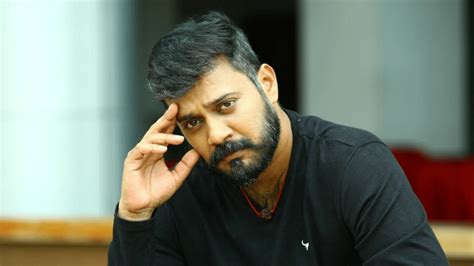 സമൂഹ മാധ്യമങ്ങൾ വഴി തന്നെ തുടർച്ചയായി അപമാനിക്കുന്നു എലിസബത്തിനും അമൃതയ്ക്കുമെതിരെ പരാതി നൽകി