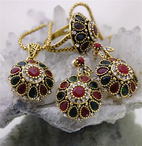 Пръстен от зелен ахат карнеол и кристали ретро стил Полускъпоценни