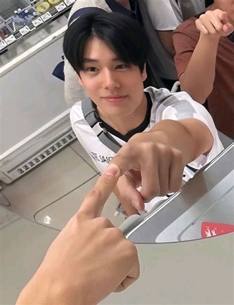 Phuwin Chụp ảnh Hình ảnh