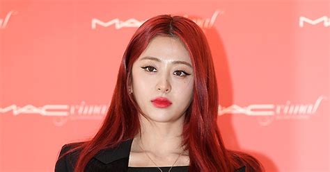 허윤진 ‘섹시한 레드