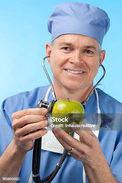Apel Sehari Menjauhkan Dokter Foto Stok Unduh Gambar Sekarang 50 54