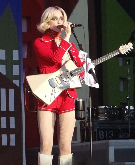 Annie Clark Celebrity Biography Star Histories At Wonderclub