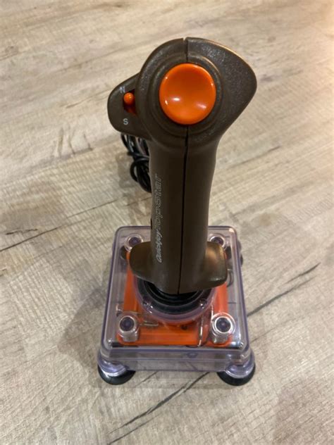 Quickjoy Top Star Joystick Amiga Atari St C64 Spectrum Amstrad Retro32