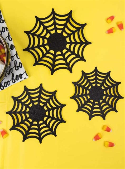 15 Minute Paper Spider Webs DIY