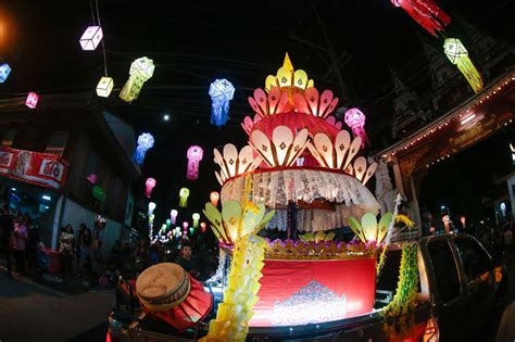 เทศกาลออกพรรษาของชาวอําเภอแม่สะเรียง จังหวัดแม่ฮ่องสอน เรียกว่า ประเพณีออกหว่า