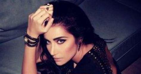 Sıla Gençoğlu Güzel Mi Kizlarsoruyor