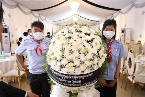 លោកស្រីកិត្តិសង្គហបណ្ឌិត ម៉ែន សំអន អញ្ជើញចូលរួមគោរពវិញ្ញណក្ខន្ធសព មហាឧបាសិកា ស៊ុយ ស៊ុំម៉ាឡៃ