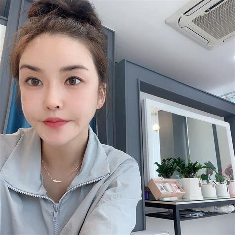 자연스러움을더한다그린다뷰티 🦋 ⠀ ⠀ ⠀ ⠀ ⠀ ⠀ ⠀ ⠀ 입술색이 없어서 생기가 필요했던 고객님 입술시술이 하고 싶었으나 아플까봐 오래 망설이셨데요 통증은 정말