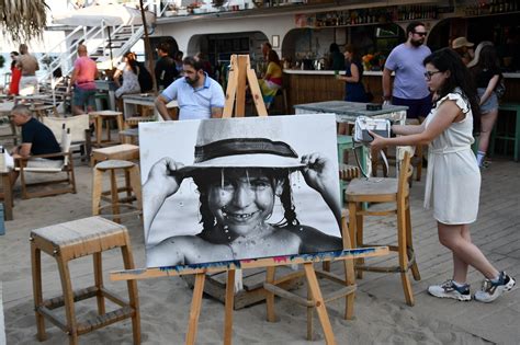 Изложба на фоторепортер Пламен Гутинов във Варна снимки Граждани на квартала