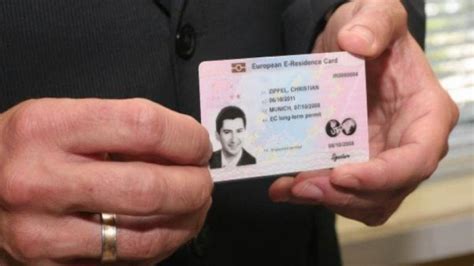 Въвеждат лични карти с чип от края на 2019 г