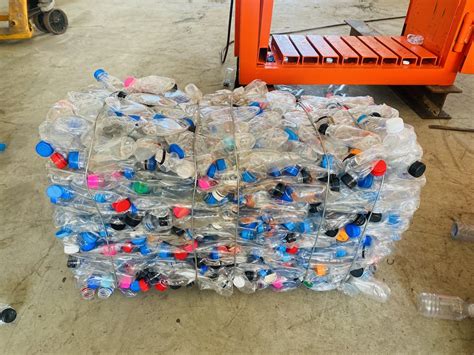 รุ่นขายดี เครื่องอัดขยะ รุ่น 20t แรงดันไฮดรอลิค 20 ตัน อัดก้อนสี่เหลี่ยมขนาด 40 80 ซม Oil