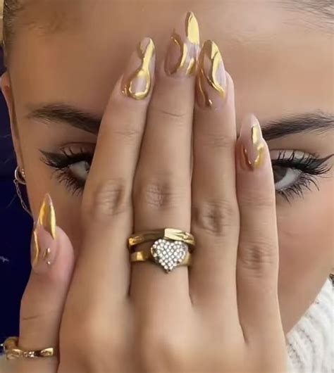 Gold Chrome Nails Chrome Nails Designs Gold Acrylic Nails Classy