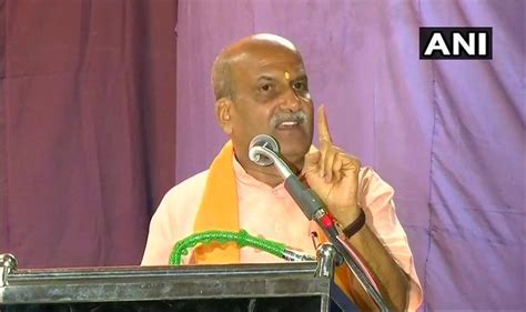 गौरी लंकेश मर्डर श्रीराम सेना चीफ प्रमोद मुतालिक ने कहा कुत्ते की मौत