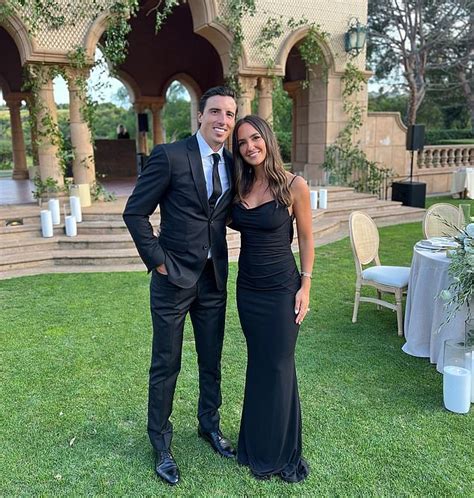 Nhl Star Marc Andre Fleury Defies Ban And Wears Custom Face Mask To Honor His Indigenous Wife