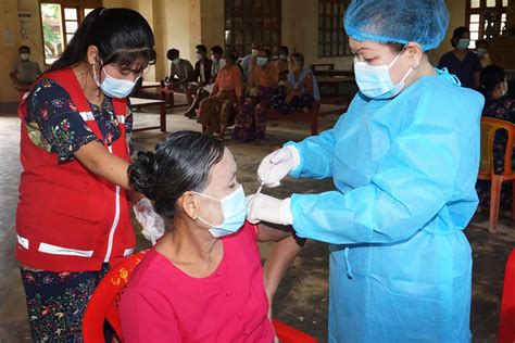 ရခိုင်ပြည်နယ် မောင်တောမြို့၌ နိုင်ငံဝန်ထမ်းများနှင့် ဦးစားပေးအစီအစဉ်တွင်ပါဝင်သည့် သူများအား