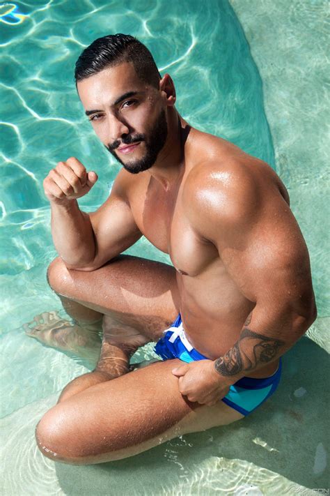 Arad Winwin Goes Bareback At Hothouse