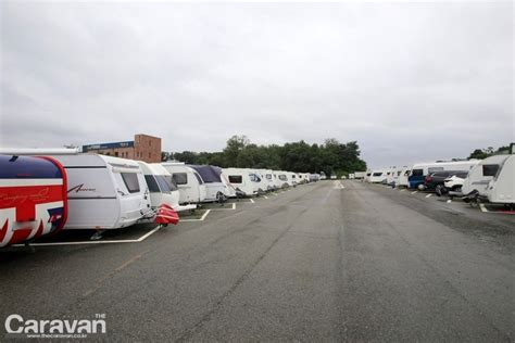 카라반 캠핑카 전용 주차장에 대하여 더카라반