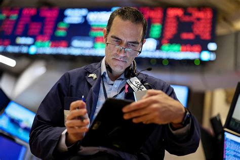 Wall Street Cai Sob Pressão De Apple E Ações De Energia