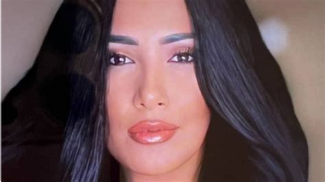 De Top Micro Simaria Deixa Decote Turbinado Saltando E Arrasa