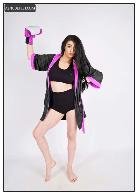 Juicy Feet Aznudefeet