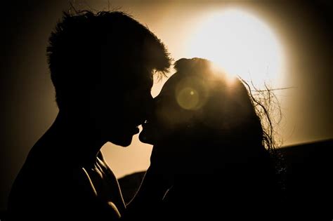 Taklukkan Dengan Ini 9 Jenis Ciuman Yang Disukai Wanita Ibupedia