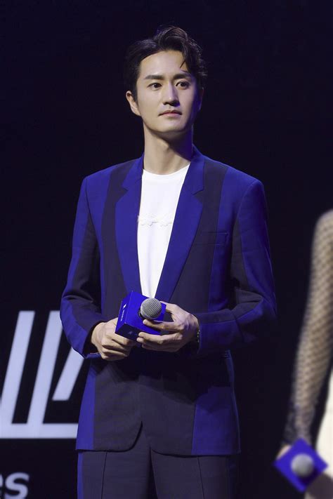 杨玏“高级蓝”吸睛 穿越古今儒雅演绎中国风 英雄