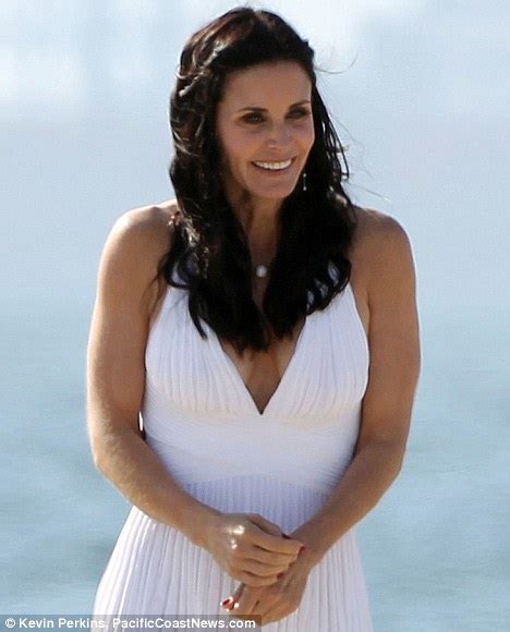 Courteney Cox S Decolletage Secrets Of An A List Body Daily Mail Online