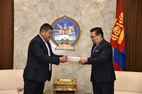 Геодези зураг зүйн тухай хуулийн шинэчилсэн найруулгын төслийг УИХ ын дарга Г Занданшатарт