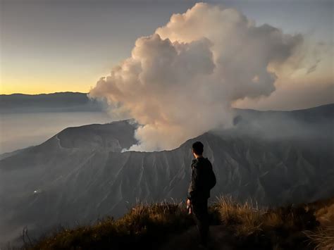 Legenda Gunung Batok Kisah Cinta Segitiga Hingga Pendakian