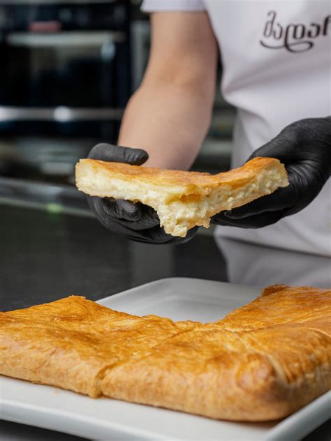 მადარტი ყველით სავსე ნახევრად ფენოვანი ხაჭაპური 💛 👉 Madart Ge 📞 032 219 29 19 ან 1919 📨