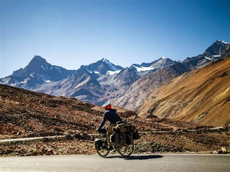 រយៈពេល១១ខែ លោក ទីវ តារារិទ្ធិ ជិះកង់ឆ្លងកាត់ជាង១៥ ប្រទេស សុីសុីថាមស៍