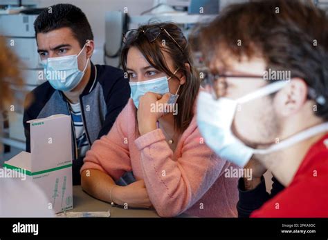 5th Year Medical Students During An Iv Placement Workshop Students