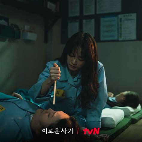 Tvn Drama On Twitter 오늘 첫방 매혹적이지만 위험한 천재 사기꾼 하루 아침에 수감자🏚에서 겜블러🎰로